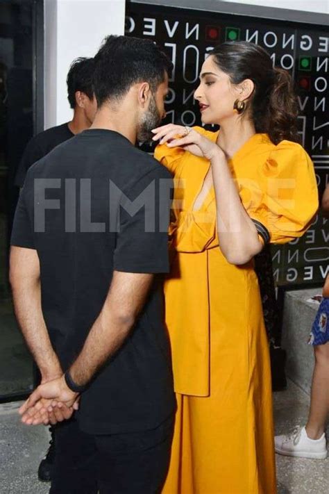 Aww Anand Ahuja Ties Wife Sonam Kapoor Ahujas Shoelace And Wins The