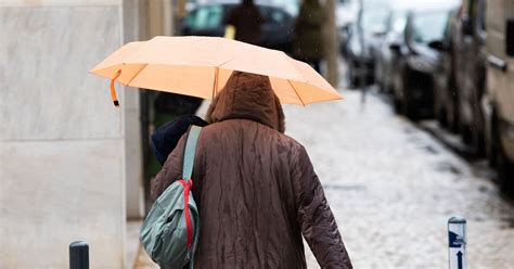 Chuva E Trovoada Colocam Todos Os Distritos Do Continente Sob Aviso