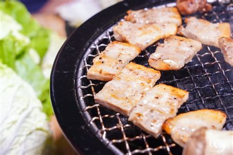 Kim Daddy韓國烤肉 台中精明商圈道地韓式燒烤，澎湃雙人套餐，爽吃肉品和生菜，還有6道小菜吃到飽！ 艾薇覓食趣