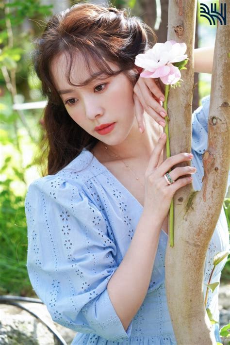 한지민 골든듀 화보 촬영 비하인드 사진 및 움짤 사진 연예인 패션 사진