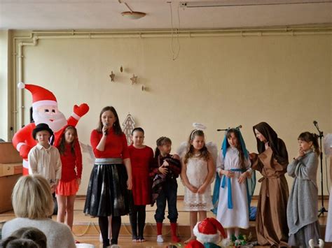 Uczniowie klas I III wzięli dzisiaj udział w Bajkowych jasełkach W