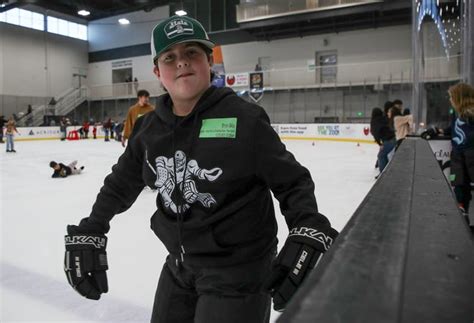 Christmas Day Ice Skating At The Berger Foundation Iceplex In Palm Desert