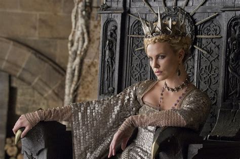 Snow White And The Huntsman Featurette Queen Ravenna Joris