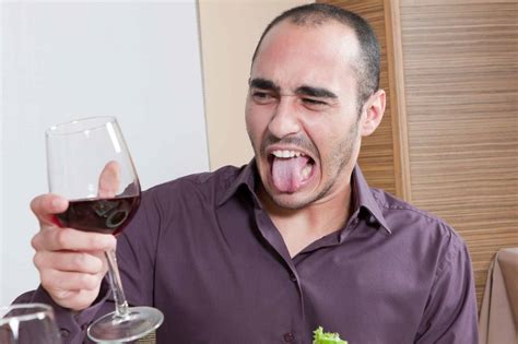 10 Signs To Tell If Wine Is Bad