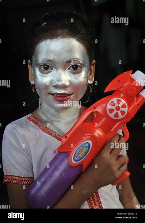 Celebrazioni Holi A Dhaka Holi Conosciuto Anche Come Festival Dei