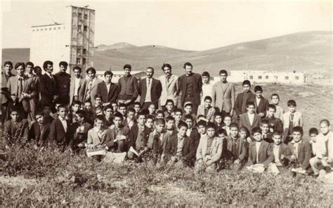 معلمین ودانش آموزان روستای مولان درگذشته درنزدیكی سیلو