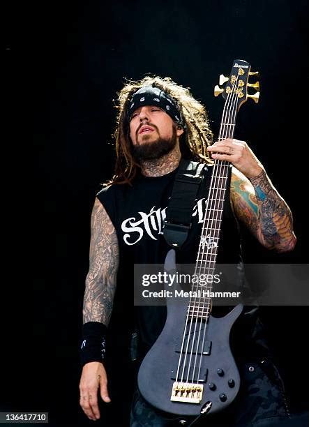 Ibanez Musician Bass Photos And Premium High Res Pictures Getty Images