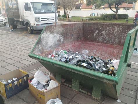 Meio Ambiente Campanha De Coleta De Resíduos E Doação De Mudas Tem