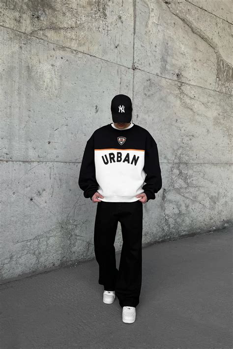 Flaw Atelier Old Skool Kalıp Flaw Cult Arma Nakışlı İçi Pamuklu Siyah