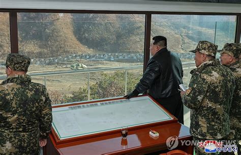 김정은 軍훈련장 찾아 전쟁기도 철저히 제압한미연합훈련 대응 연합뉴스