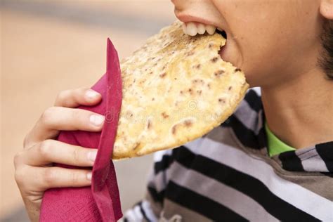 Comendo O Talo Foto De Stock Imagem De Vegetais Basco 11191486