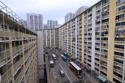 華富邨重建｜住戶商戶感不捨 士多老闆娘：盼留住人情味 星島日報