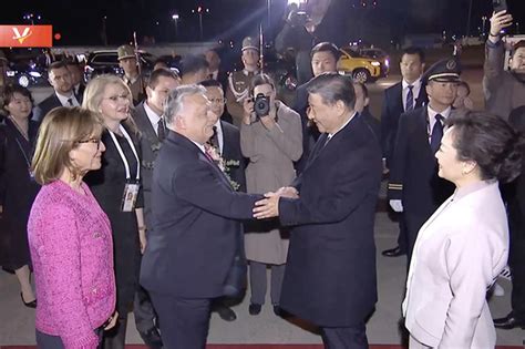 习近平抵达布达佩斯开始对匈牙利进行国事访问世界频道财新网