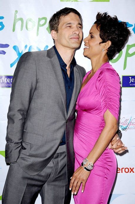 Halle Berry gravidă la 46 de ani Credeam că sunt bătrână pentru încă