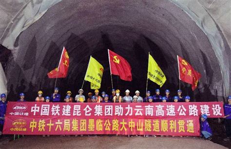 从“斗南小村”到“斗南花市”！两大央媒共同聚焦云南鲜花产业发展路澎湃号·政务澎湃新闻 The Paper