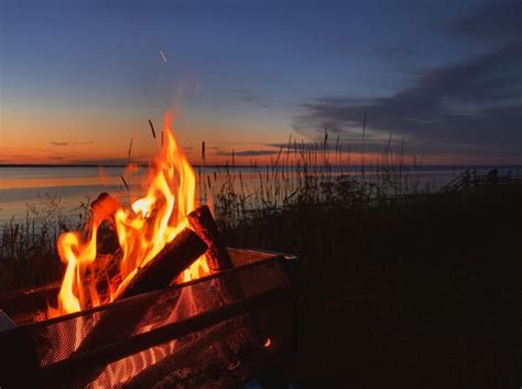 Costco 22 Diam Hotshot™ Wood Burning Smokeless Fire Pit 29997