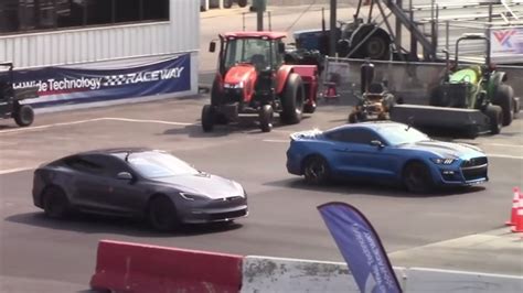 Watch A Shelby Gt500 Beat A Tesla Model S Plaid In A Drag Race