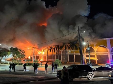 Shopping pega fogo em MT e fica completamente destruído Folha PE