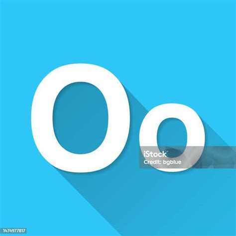 문자 O 대문자와 소문자 파란색 배경에 아이콘 긴 그림자가 있는 평면 디자인 3차원 형태에 대한 스톡 벡터 아트 및 기타 이미지