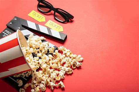 빨간 배경에 팝콘과 영화 클래퍼 보드종이 컵 텍스트의 장소 Hd 포맷에 대한 스톡 사진 및 기타 이미지 Hd 포맷