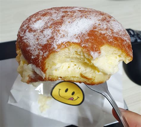 노티드 도넛 우유 생크림 도넛 던킨 쓰레기도넛