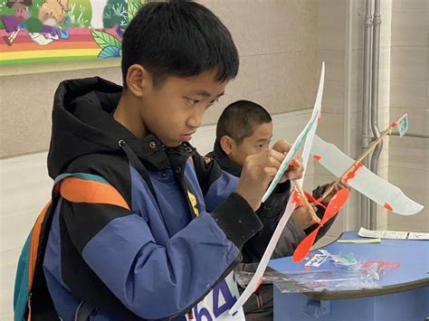 四驱车直升机减速伞遥控车快来围观这场市中学子的科技盛宴 搜狐大视野 搜狐新闻