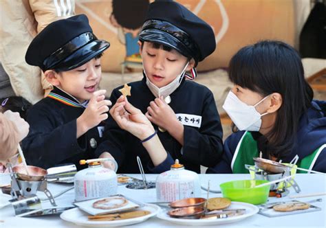 [포토] 달고나 만들기 체험 매일경제