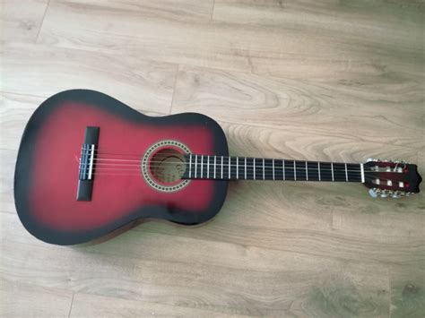 Akustična Gitara