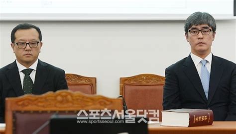 Ss포토 증인석에 나란히 앉은 전재국 김선용 포토 기사 더팩트