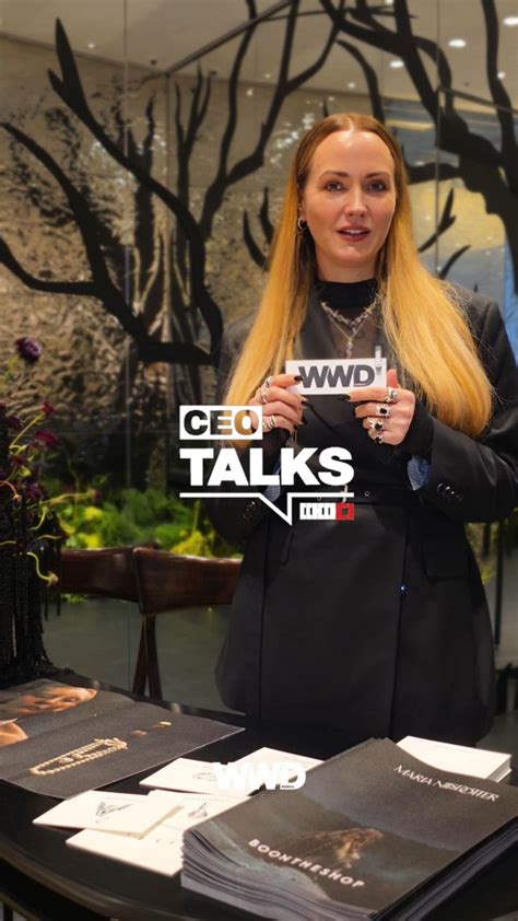 Wwd Korea 립 라이너 전성시대 볼륨감 있는 입술을 강조하던 90년대 메이크업 트렌드가 다시 돌아왔습니다 틱톡에서는