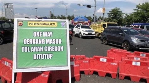 Imbas One Way Cipali Macet Di Simpang Cikopo Menuju Pantura