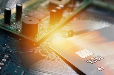 컴퓨터의 메인보드 회로에 신용 카드입니다 금융 및 기술 개념 Cpu에 대한 스톡 사진 및 기타 이미지 Cpu 개념 개념과 주제 Istock