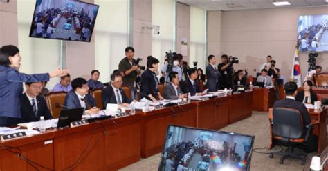 [사설] 대통령 부부에 “살인자” 망언… 국회 ‘막장 청문회