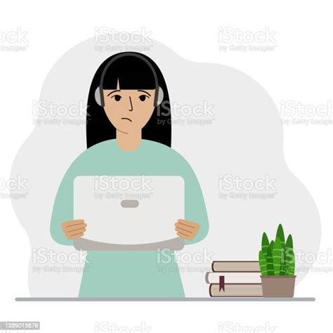 노트북과 헤드폰을 가진 여자 집 학생 프리랜서 보조 블로거 또는 사업가에서 일합니다 홈 오피스 개념 고객에 대한 스톡 벡터 아트