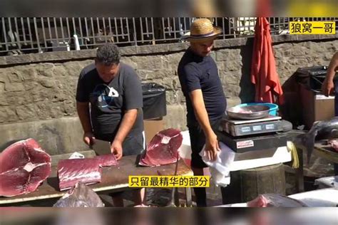 街头鱼贩子宰杀名贵蓝鳍金枪鱼大马刀随意砍剁切割 马刀 鱼贩子 金枪鱼