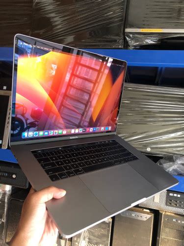 MacBook Pro 15 5 Inch 2K 2017 Touch Bar Core I7 Ram 16GB SSD 500GB VGA