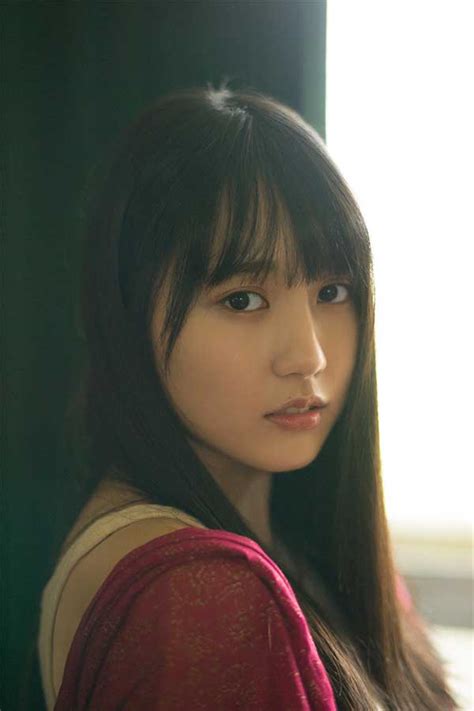 アイドルの域を超えた賀喜遥香 乃木坂46・4期生がグラビア誌の表紙で魅惑の表情 Encount