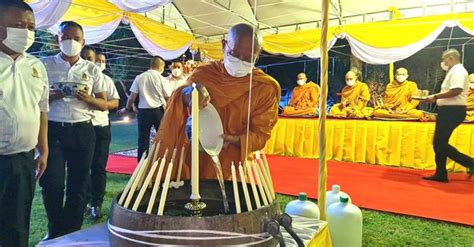 รวมรูปภาพของ นทท สายมู แห่อาบน้ำเพ็ญด้วยน้ำมนต์ศักดิ์สิทธิ์ 9 วัดดัง