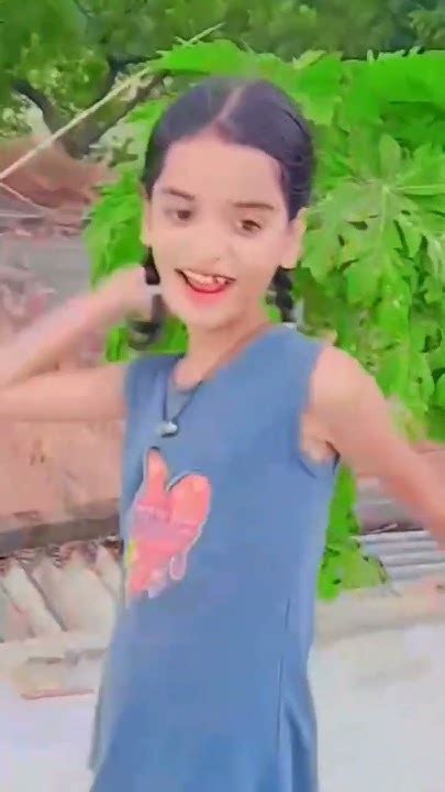 Dekh Tani Mithi Mithi Muski Tu Mara Tara Tuk Tuk Youtube