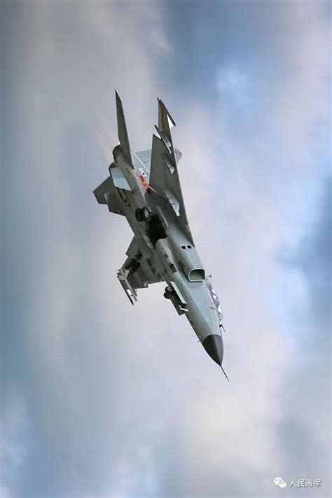 海軍在南海海域開展空空飛彈實射訓練，發射飛彈數十枚 每日頭條