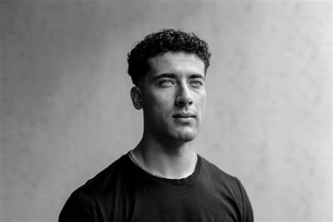 8 Best Curly Hairstyles For Men