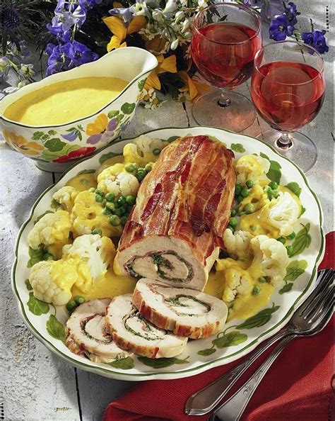 Unser beliebtes Rezept für Putenrollbraten mit zartem Gemüse und mehr
