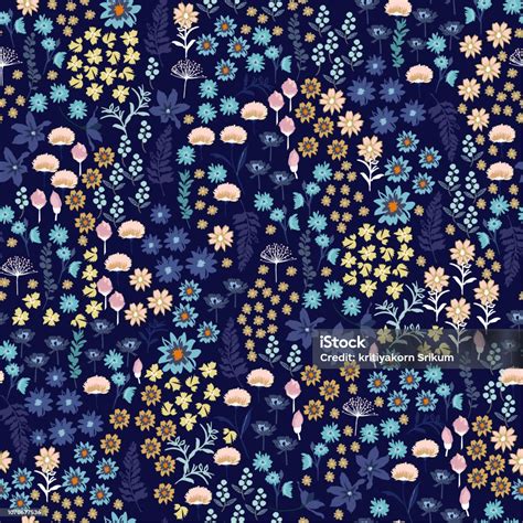 전체 피 자유 야생 꽃 패턴의 많은 종류 그려진된 초원 꽃 원활한 벡터 디자인 패션 직물 벽지 모든 지문에 대 한 손 꽃 식물에