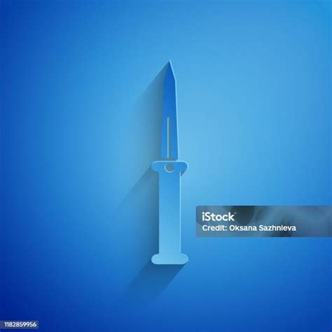 파란색 배경에 격리 된 종이 절단 나이프 아이콘 육군 칼 종이 아트 스타일입니다 벡터 일러스트레이션 가장자리에 대한 스톡 벡터