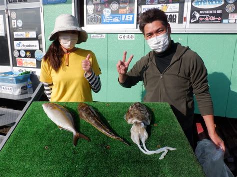船外機ボートで大嶋さんがシオ、マゴチ、カミナリイカをゲット。｜磯釣り・カセ釣り・ボート釣りの石倉渡船｜三重県紀北町