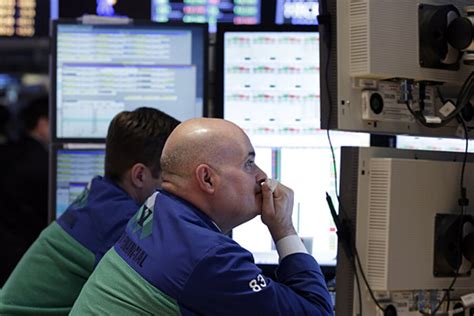 Stocks Fall Following Federal Reserve Minutes