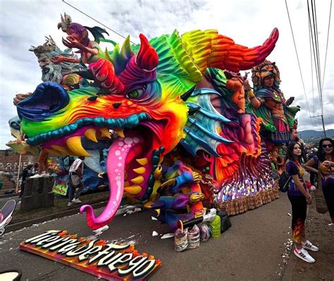 Las Carrozas Del Carnaval De Blancos Y Negros Se Hicieron Virales Canal 1