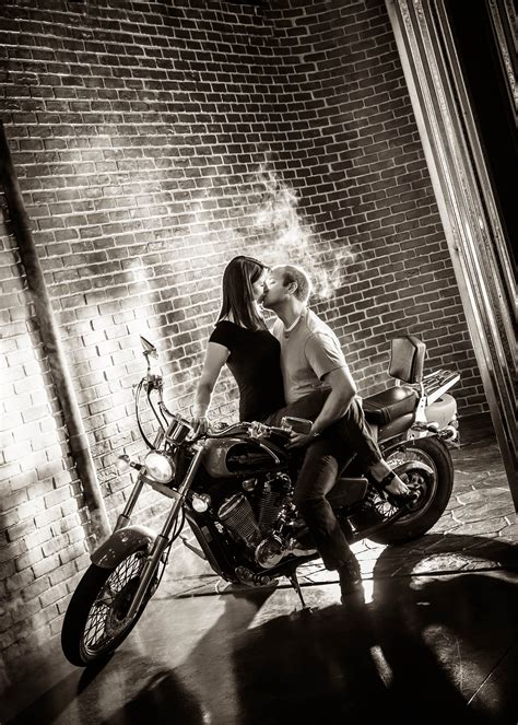 Pin By Piccouture On Couple Pics Motorcycle Photography Motorcycle