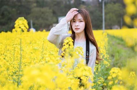 油菜花拍照姿势图片大全 掌握这些油菜花拍照技巧出图美美的 旅泊网