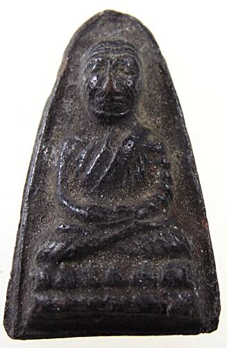 หลวงปู่ทวดเนื้อดินเผา วัดช้างให้ ปี 2513 ผสมผงว่านหลวงปู่ทวด ปี2497 สร้างโดยพระครูใบฎีกาขาว